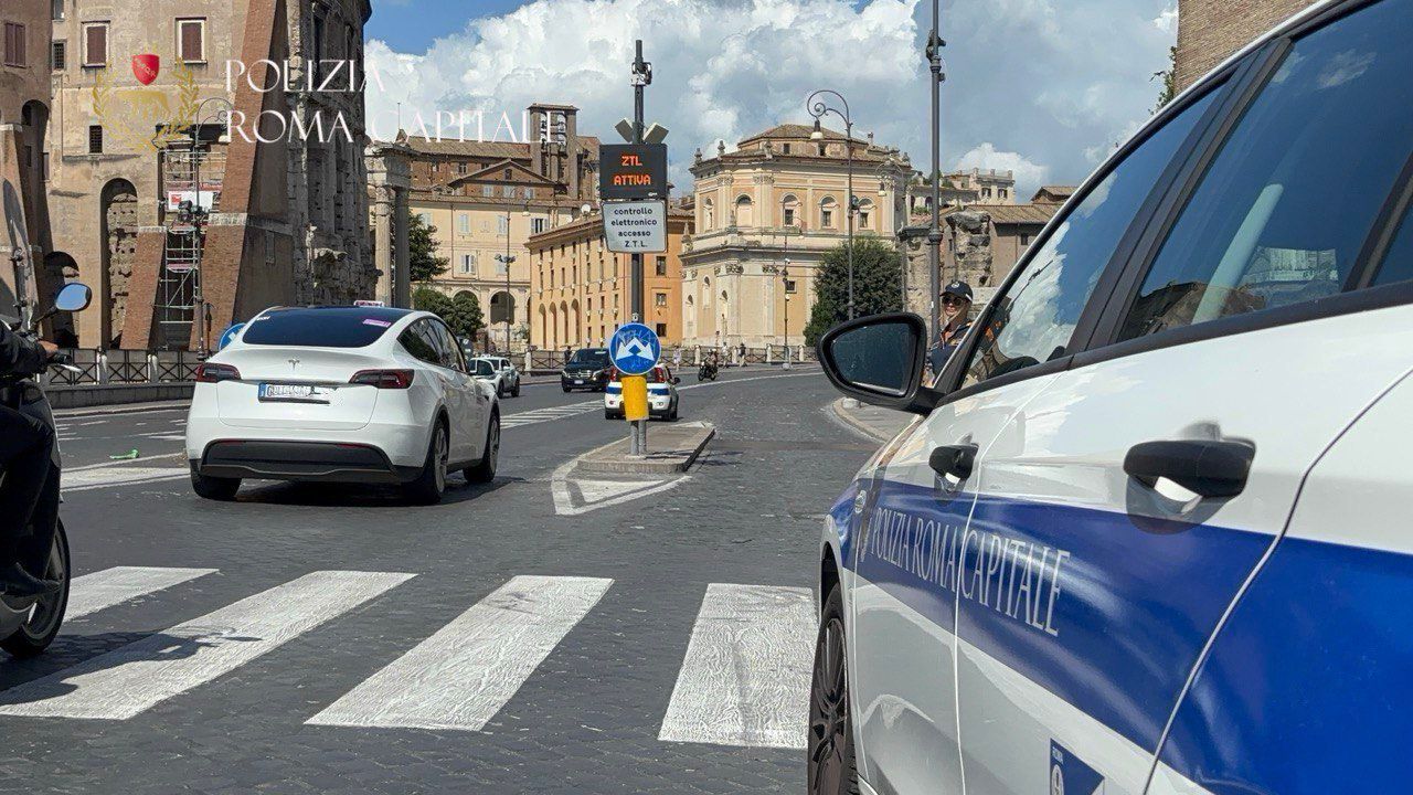 Jeep clonata con oltre 130 violazioni in ZTL: denunciati due ...