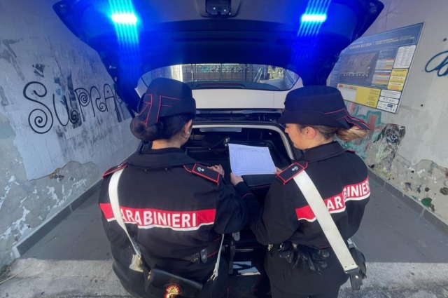 Rissa in centro: i carabinieri denunciano due donne e tre uomini - Gold TV